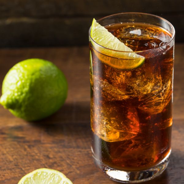 Jack and Coke: Klassischer Whiskey-Cocktail Guide