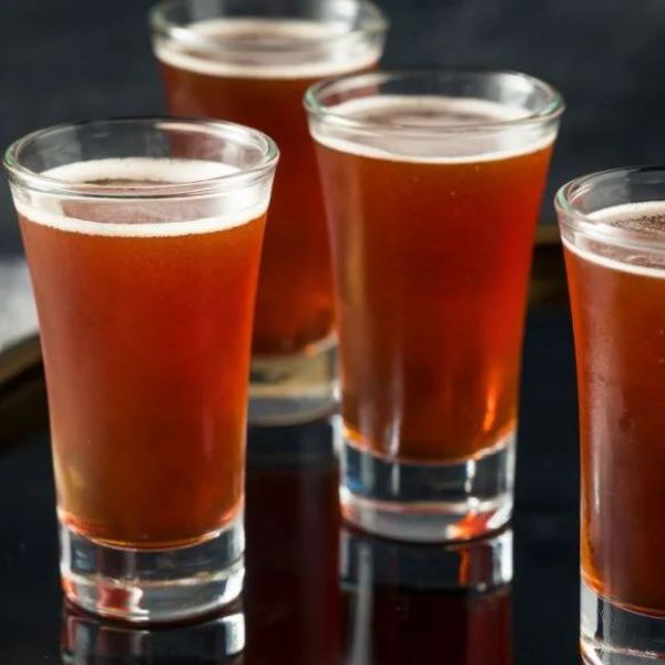 Red-Headed Slut Cocktail: Opskrift og Historie